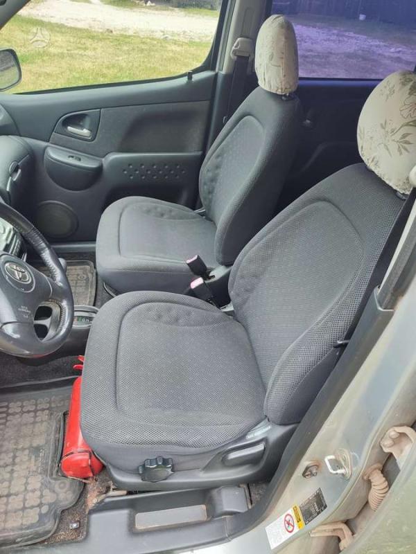 Grey Toyota Yaris Verso 2005 in Sakiai, with an engine capacity of 1.30 L and mileage of 312 thousand km for 1000 €, photo 3 on AUTOMOTO.COM.LV