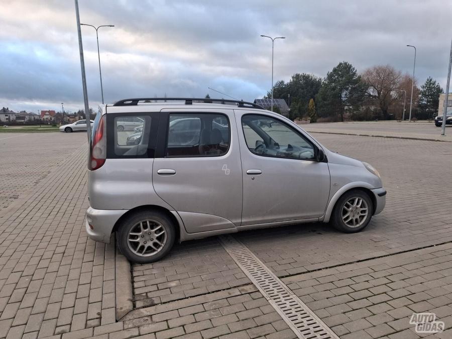 Toyota Yaris Verso 2002 Viļņa, ar dzinēja tilpumu 1.30 L un nobraukumu 240 tūkst. km par 1390 €, foto 11 vietnē AUTOMOTO.COM.LV