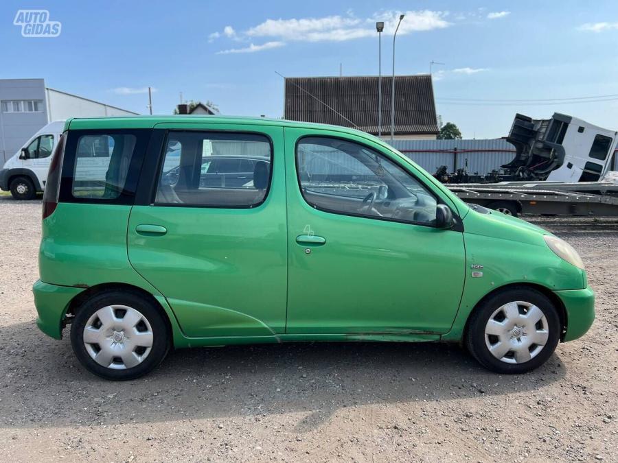 Toyota Yaris Verso 2002 in Kaunas, with an engine capacity of 1.40 L and mileage of 150 thousand km for 950 €, photo 4 on AUTOMOTO.COM.LV