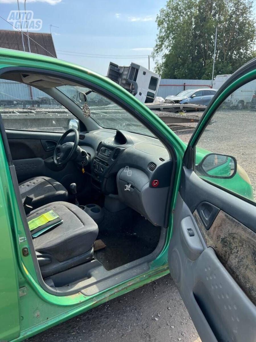 Toyota Yaris Verso 2002 in Kaunas, with an engine capacity of 1.40 L and mileage of 150 thousand km for 950 €, photo 11 on AUTOMOTO.COM.LV