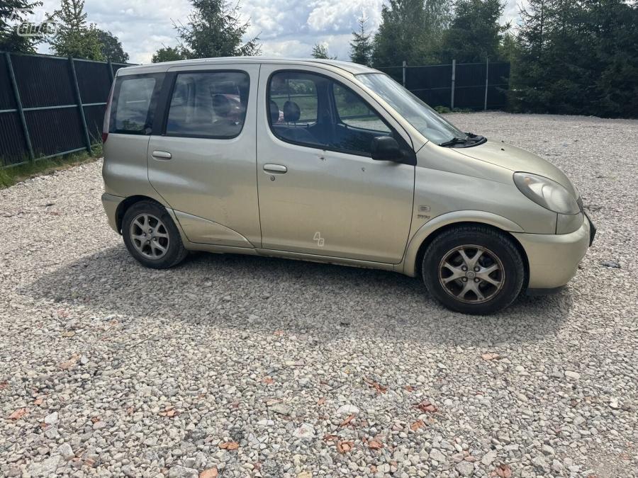 Toyota Yaris Verso 2003 in Vilnius, with an engine capacity of 1.30 L and mileage of 214 thousand km for 580 €, photo 5 on AUTOMOTO.COM.LV