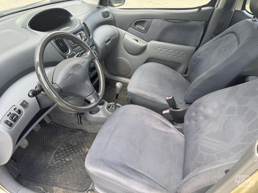 Toyota Yaris Verso 2003 in Vilnius, with an engine capacity of 1.30 L and mileage of 214 thousand km for 580 €, photo 9 on AUTOMOTO.COM.LV