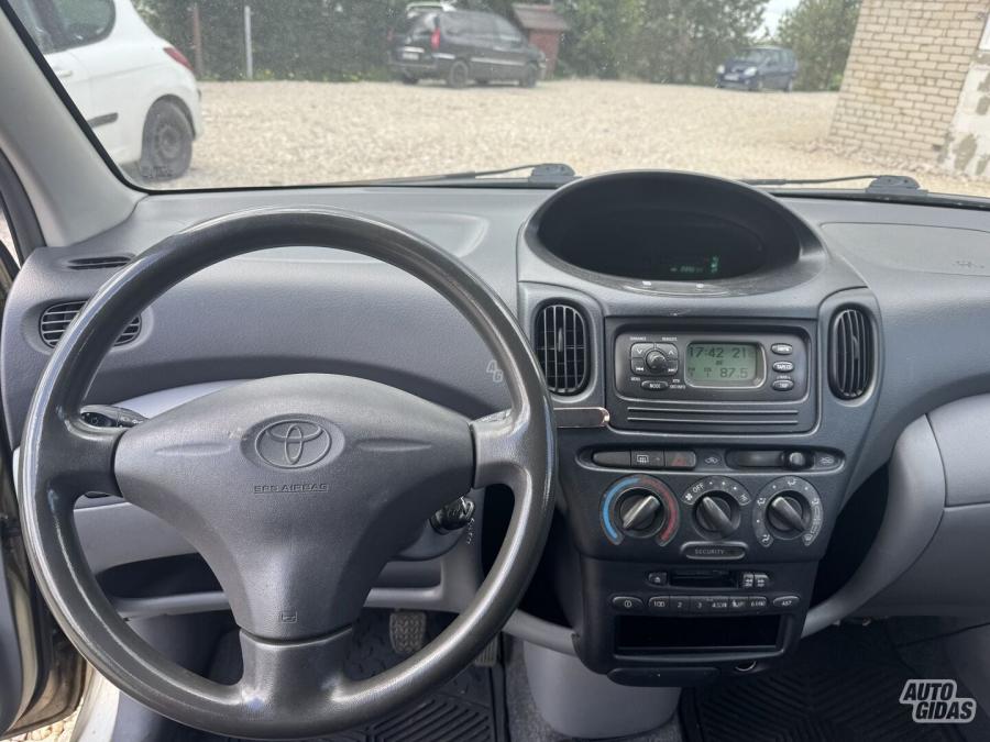 Toyota Yaris Verso 2003 in Vilnius, with an engine capacity of 1.30 L and mileage of 214 thousand km for 580 €, photo 11 on AUTOMOTO.COM.LV