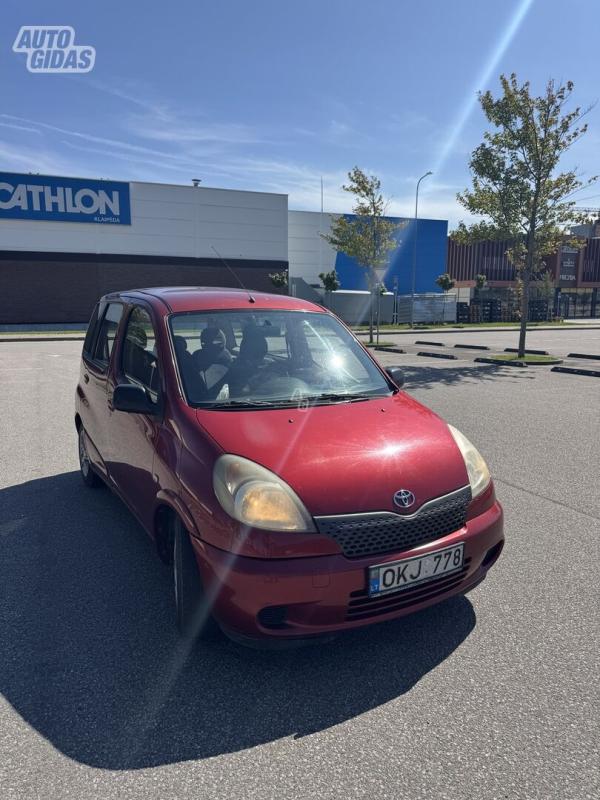 Toyota Yaris Verso 2000 Klaipėda vietnē Sarkans Toyota Yaris Verso 2000 Klaipėda, ar dzinēja tilpumu 1.30 L un nobraukumu 350 tūkst. km par 950 €, foto 3 vietnē AUTOMOTO.COM.LV