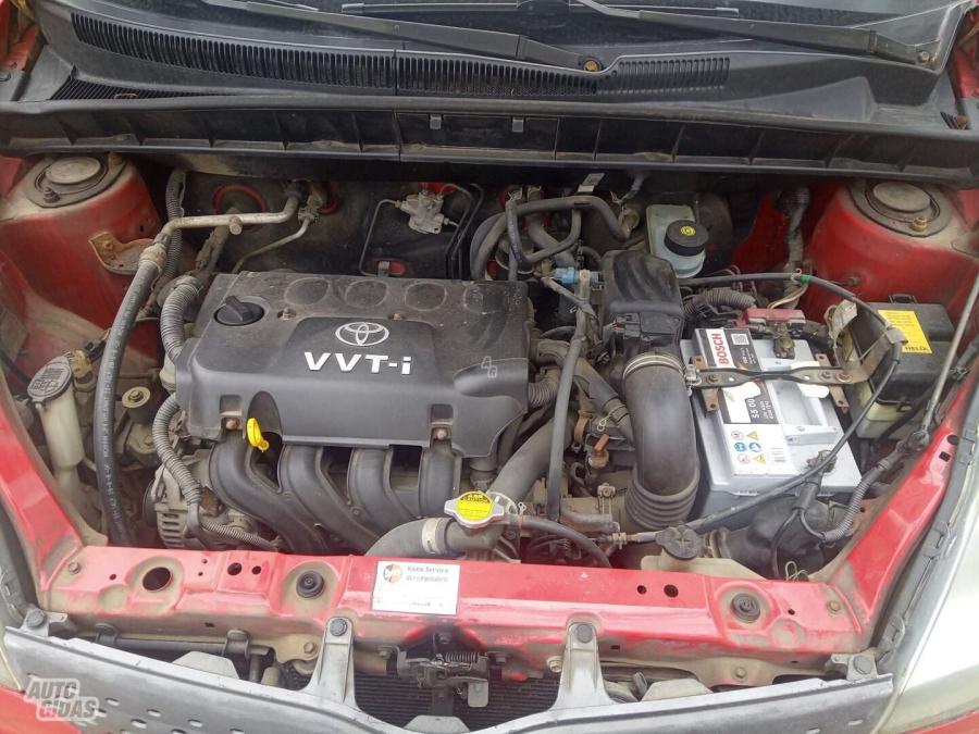 Red Toyota Yaris Verso 2001 in Vilnius, with an engine capacity of 1.30 L and mileage of 243 thousand km for 1900 €, photo 3 on AUTOMOTO.COM.LV