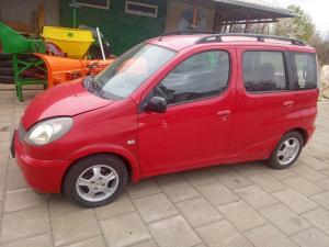 Red Toyota Yaris Verso 2001 in Vilnius, with an engine capacity of 1.30 L and mileage of 243 thousand km for 1900 €, photo 4 on AUTOMOTO.COM.LV