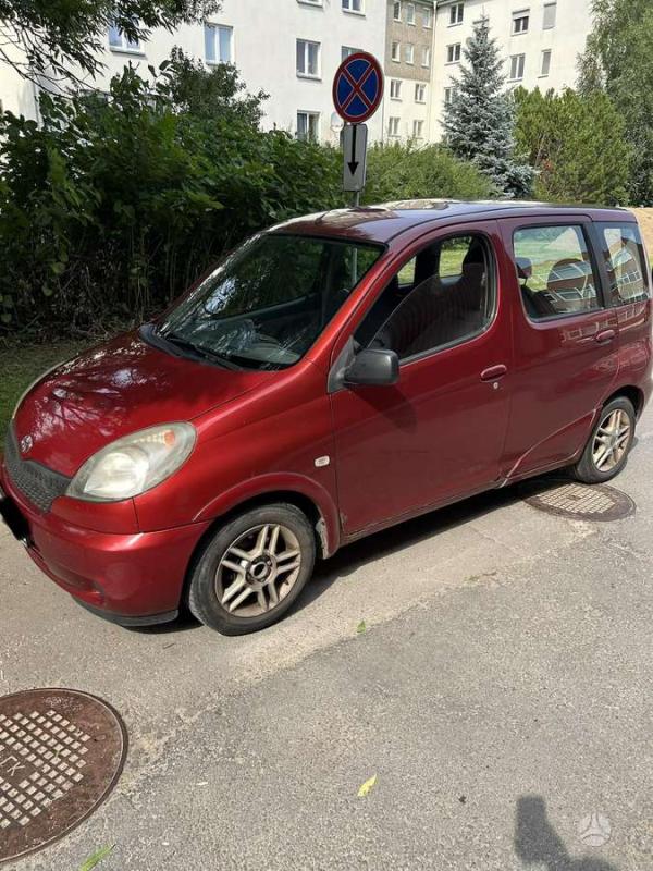 Sarkans Toyota Yaris Verso 2000 Klaipėda, ar dzinēja tilpumu 1.30 L un nobraukumu 355 tūkst. km par 700 €, foto 2 vietnē AUTOMOTO.COM.LV