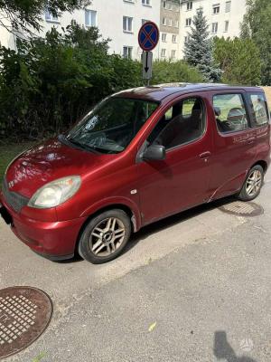 Sarkans Toyota Yaris Verso 2000 Klaipėda, ar dzinēja tilpumu 1.30 L un nobraukumu 355 tūkst. km par 700 €, foto 3 vietnē AUTOMOTO.COM.LV