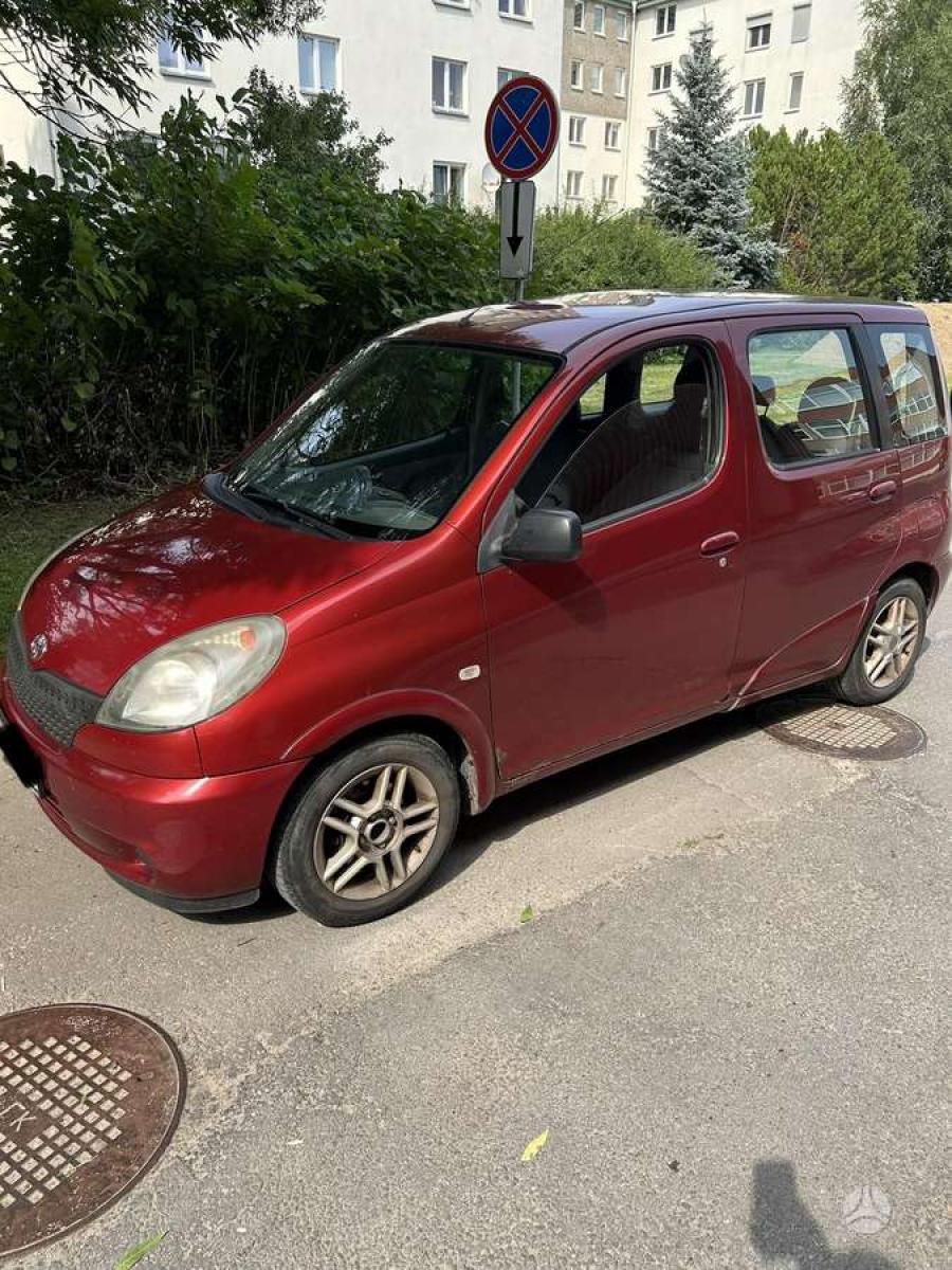 Sarkans Toyota Yaris Verso 2000 Klaipėda, ar dzinēja tilpumu 1.30 L un nobraukumu 355 tūkst. km par 700 €, foto 3 vietnē AUTOMOTO.COM.LV