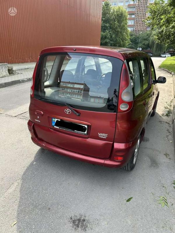 Sarkans Toyota Yaris Verso 2000 Klaipėda, ar dzinēja tilpumu 1.30 L un nobraukumu 355 tūkst. km par 700 €, foto 7 vietnē AUTOMOTO.COM.LV