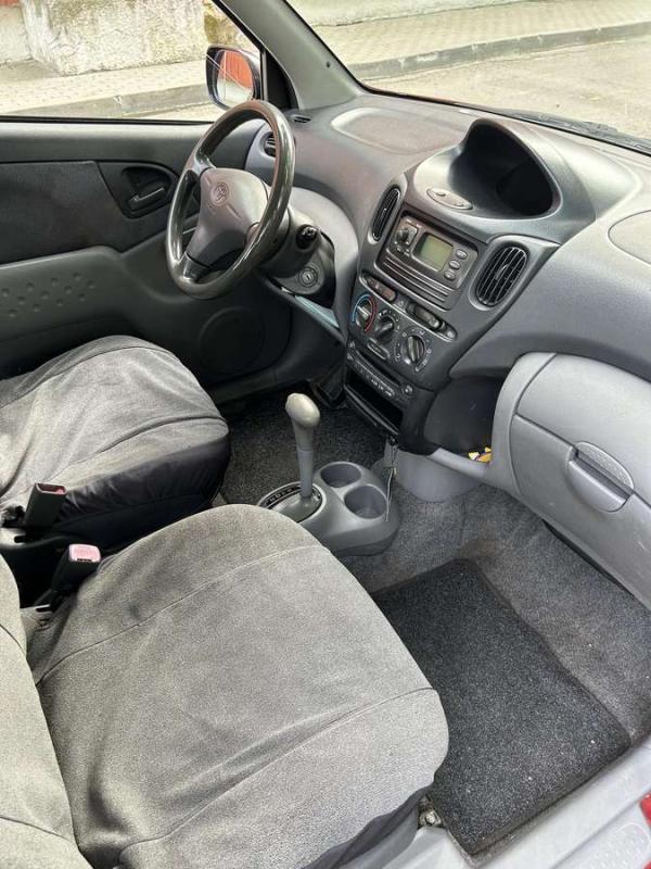 Sarkans Toyota Yaris Verso 2000 Klaipėda, ar dzinēja tilpumu 1.30 L un nobraukumu 355 tūkst. km par 700 €, foto 9 vietnē AUTOMOTO.COM.LV
