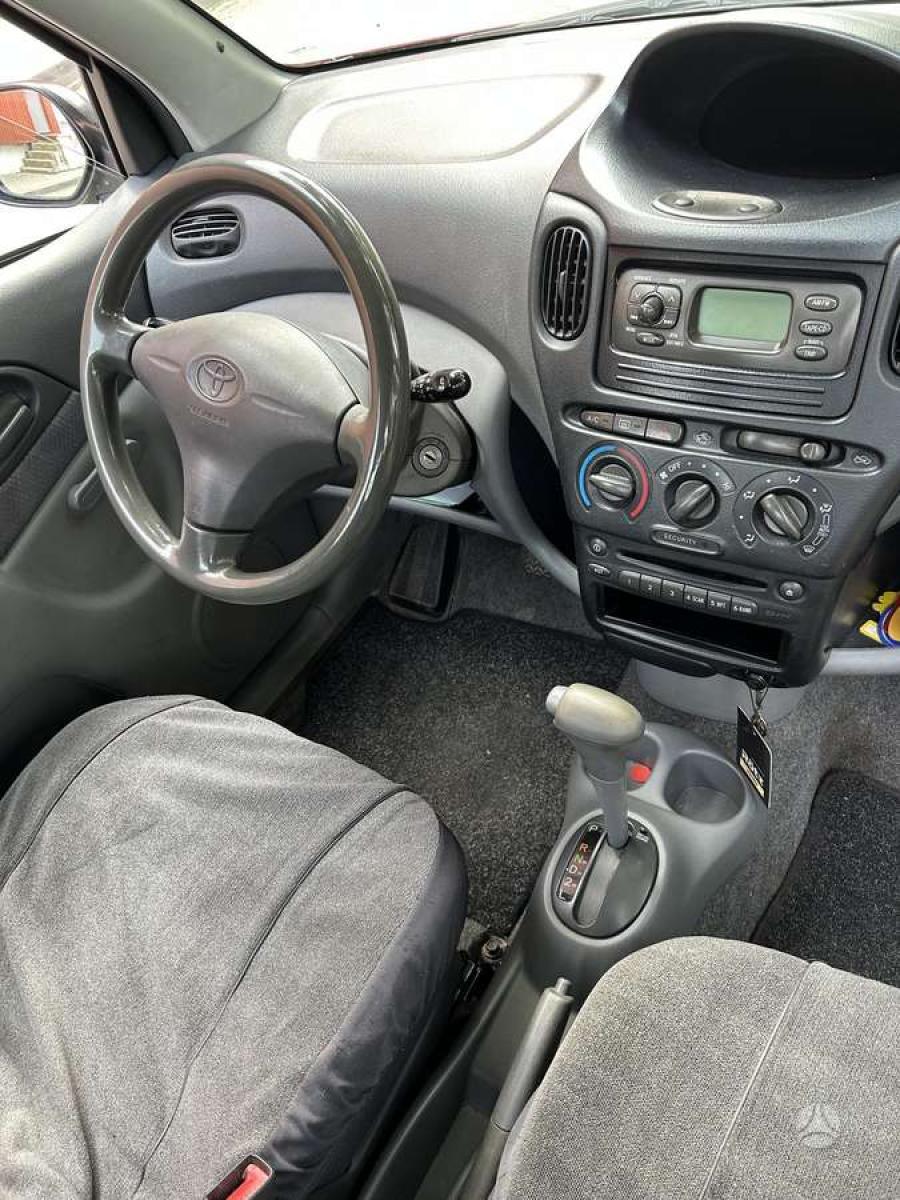 Sarkans Toyota Yaris Verso 2000 Klaipėda, ar dzinēja tilpumu 1.30 L un nobraukumu 355 tūkst. km par 700 €, foto 11 vietnē AUTOMOTO.COM.LV
