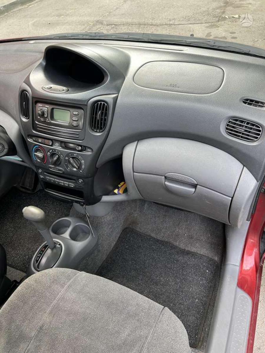 Sarkans Toyota Yaris Verso 2000 Klaipėda, ar dzinēja tilpumu 1.30 L un nobraukumu 355 tūkst. km par 700 €, foto 12 vietnē AUTOMOTO.COM.LV