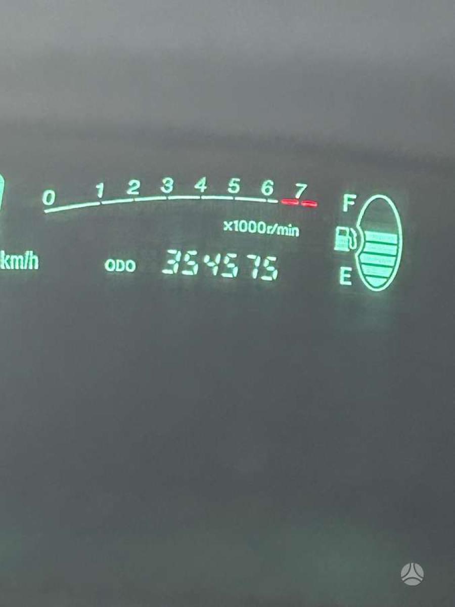 Sarkans Toyota Yaris Verso 2000 Klaipėda, ar dzinēja tilpumu 1.30 L un nobraukumu 355 tūkst. km par 700 €, foto 13 vietnē AUTOMOTO.COM.LV