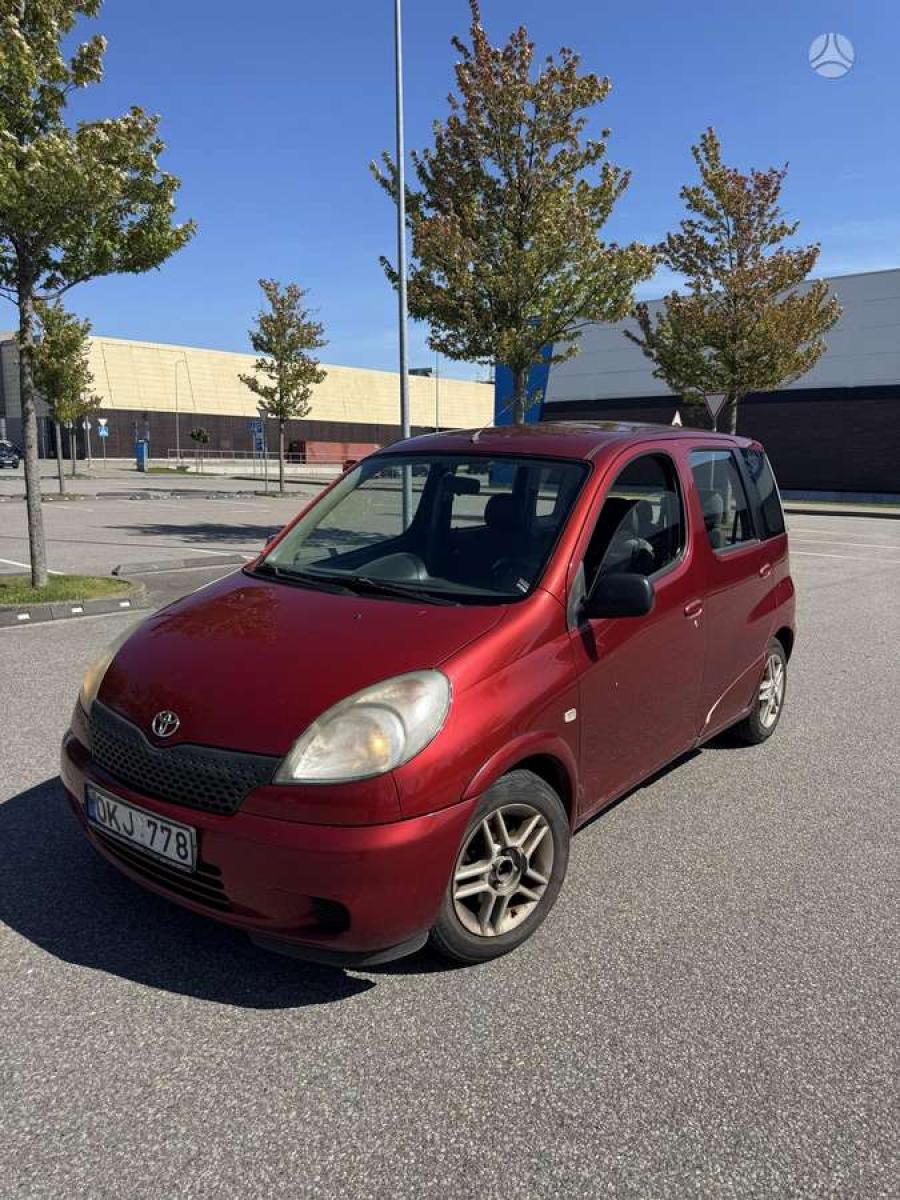 Sarkans Toyota Yaris Verso 2000 Klaipėda, ar dzinēja tilpumu 1.30 L un nobraukumu 350 tūkst. km par 999 €, foto 1 vietnē AUTOMOTO.COM.LV