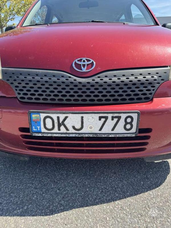 Sarkans Toyota Yaris Verso 2000 Klaipėda, ar dzinēja tilpumu 1.30 L un nobraukumu 350 tūkst. km par 999 €, foto 3 vietnē AUTOMOTO.COM.LV