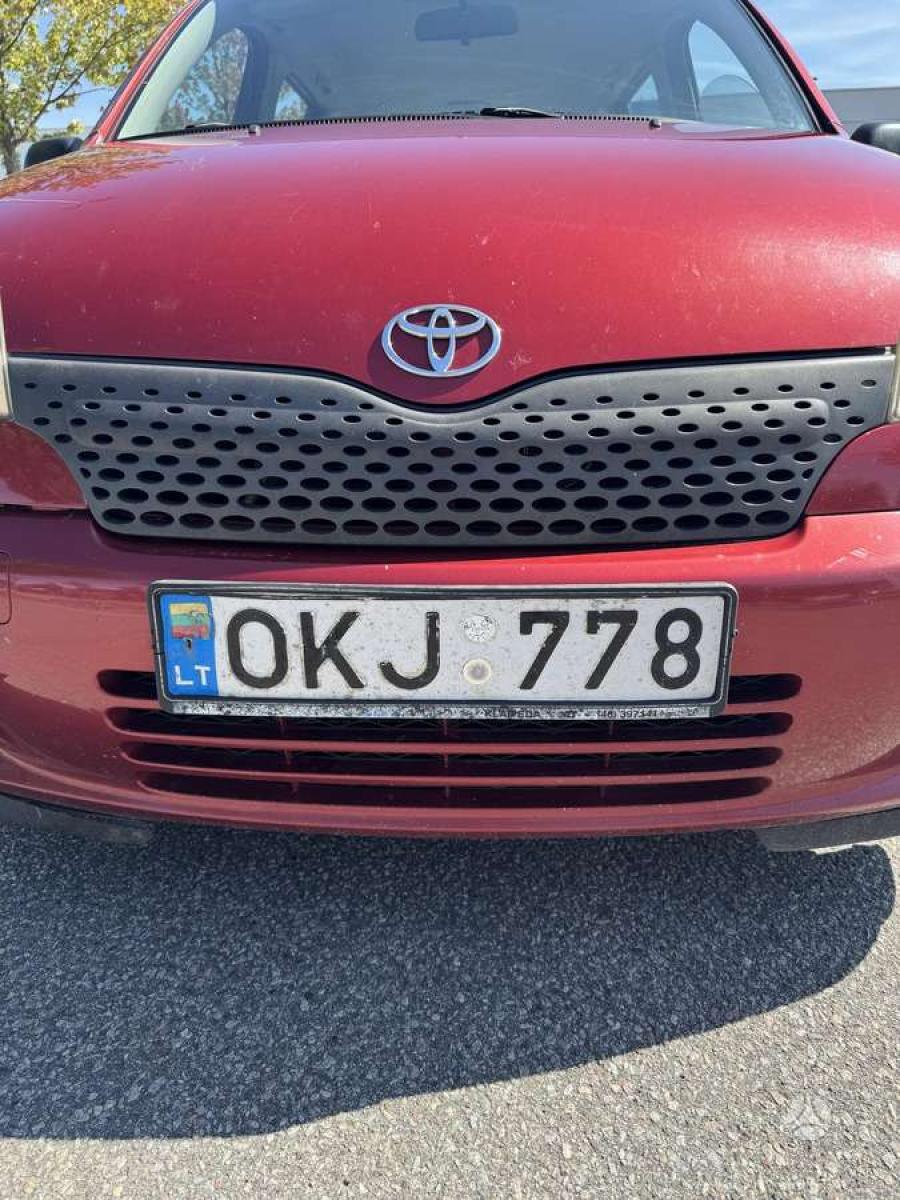 Sarkans Toyota Yaris Verso 2000 Klaipėda, ar dzinēja tilpumu 1.30 L un nobraukumu 350 tūkst. km par 999 €, foto 3 vietnē AUTOMOTO.COM.LV