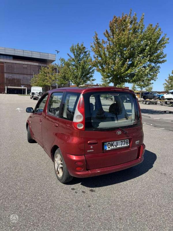 Sarkans Toyota Yaris Verso 2000 Klaipėda, ar dzinēja tilpumu 1.30 L un nobraukumu 350 tūkst. km par 999 €, foto 6 vietnē AUTOMOTO.COM.LV