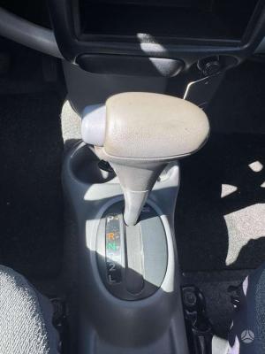 Sarkans Toyota Yaris Verso 2000 Klaipėda, ar dzinēja tilpumu 1.30 L un nobraukumu 350 tūkst. km par 999 €, foto 8 vietnē AUTOMOTO.COM.LV