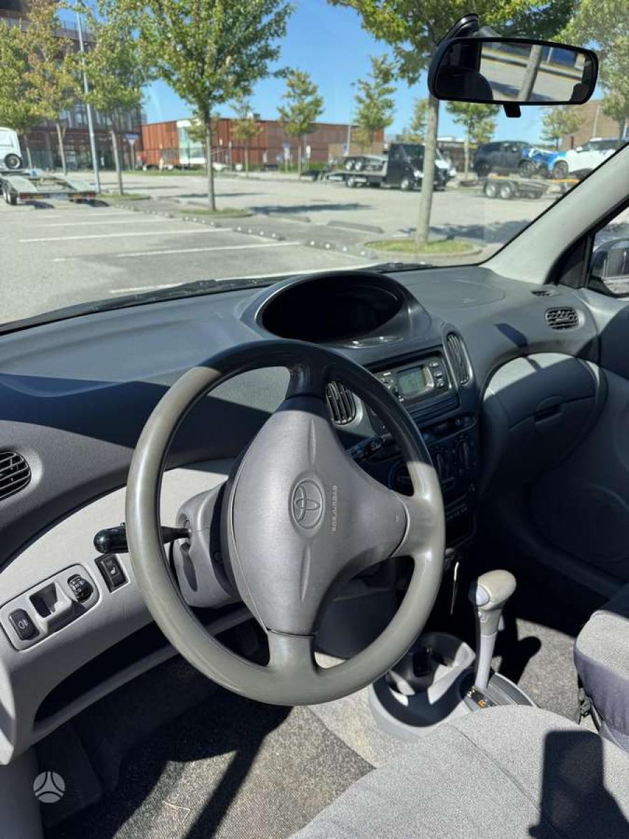 Sarkans Toyota Yaris Verso 2000 Klaipėda, ar dzinēja tilpumu 1.30 L un nobraukumu 350 tūkst. km par 999 €, foto 9 vietnē AUTOMOTO.COM.LV