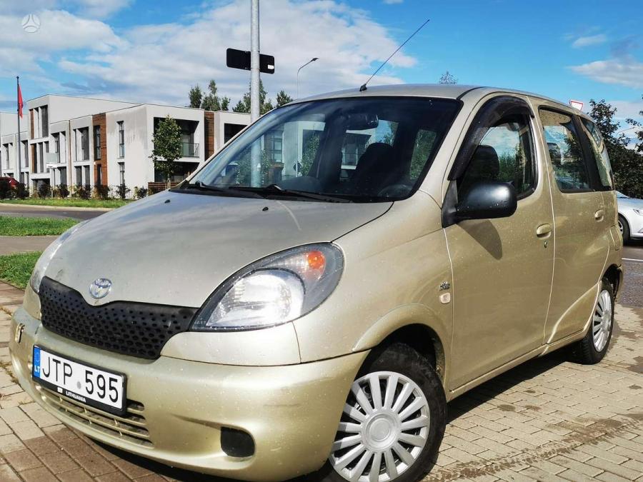 Yellow Toyota Yaris Verso 2003 in Vilnius, with an engine capacity of 1.36 L and mileage of 193 thousand km for 1690 €, photo 1 on AUTOMOTO.COM.LV