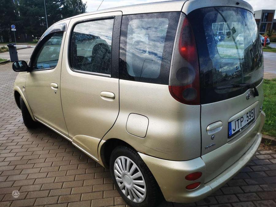 Yellow Toyota Yaris Verso 2003 in Vilnius, with an engine capacity of 1.36 L and mileage of 193 thousand km for 1690 €, photo 3 on AUTOMOTO.COM.LV