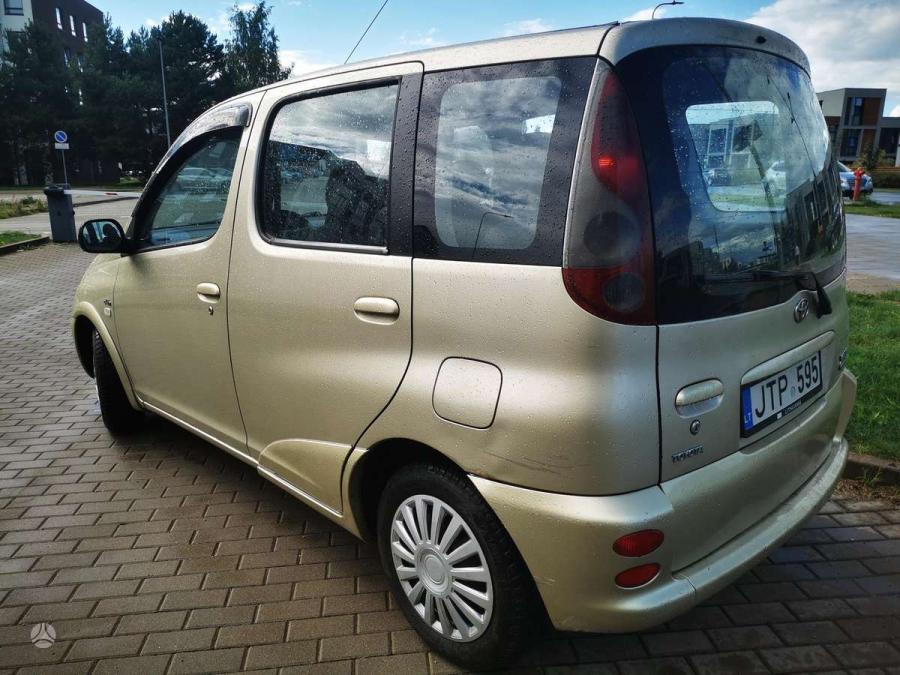 Yellow Toyota Yaris Verso 2003 in Vilnius, with an engine capacity of 1.36 L and mileage of 193 thousand km for 1690 €, photo 5 on AUTOMOTO.COM.LV