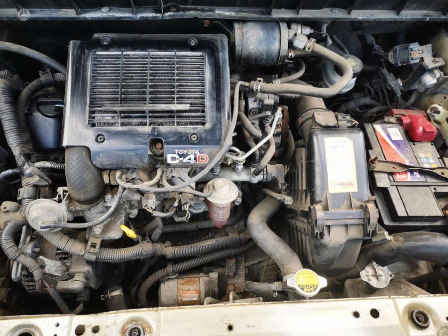 Yellow Toyota Yaris Verso 2003 in Vilnius, with an engine capacity of 1.36 L and mileage of 193 thousand km for 1690 €, photo 6 on AUTOMOTO.COM.LV