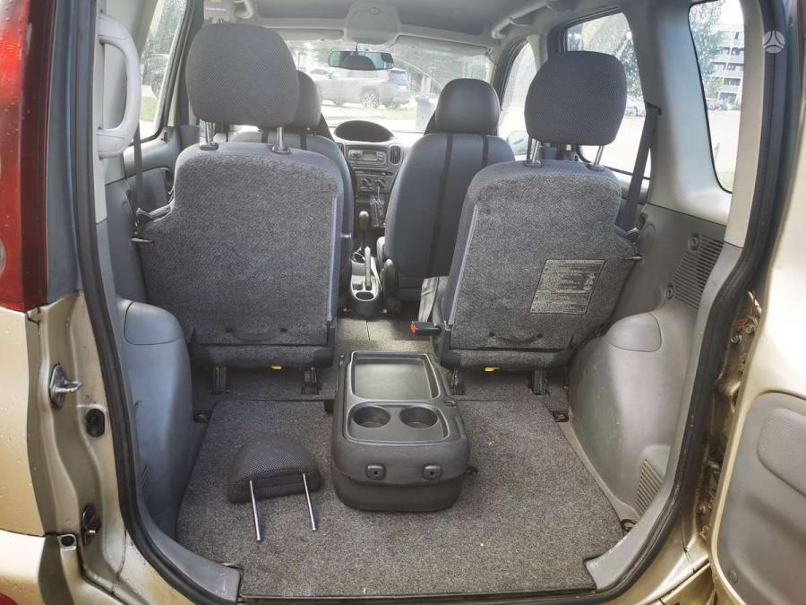 Yellow Toyota Yaris Verso 2003 in Vilnius, with an engine capacity of 1.36 L and mileage of 193 thousand km for 1690 €, photo 9 on AUTOMOTO.COM.LV