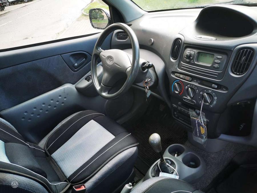 Yellow Toyota Yaris Verso 2003 in Vilnius, with an engine capacity of 1.36 L and mileage of 193 thousand km for 1690 €, photo 12 on AUTOMOTO.COM.LV