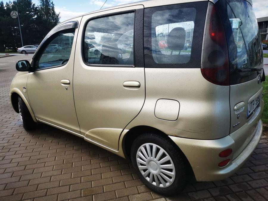 Yellow Toyota Yaris Verso 2003 in Vilnius, with an engine capacity of 1.36 L and mileage of 193 thousand km for 1690 €, photo 15 on AUTOMOTO.COM.LV