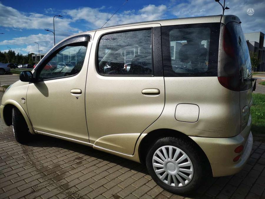 Yellow Toyota Yaris Verso 2003 in Vilnius, with an engine capacity of 1.36 L and mileage of 193 thousand km for 1690 €, photo 18 on AUTOMOTO.COM.LV