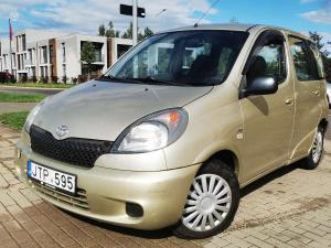Dzeltens Toyota Yaris Verso 2003 Viļņa, ar dzinēja tilpumu 1.36 L un nobraukumu 193 tūkst. km par 1690 €, foto  vietnē AUTOMOTO.COM.LV