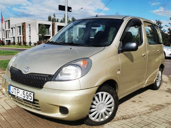 Yellow Toyota Yaris Verso 2003 in Vilnius, with an engine capacity of 1.36 L and mileage of 194 thousand km for 1790 €, photo 3 on AUTOMOTO.COM.LV
