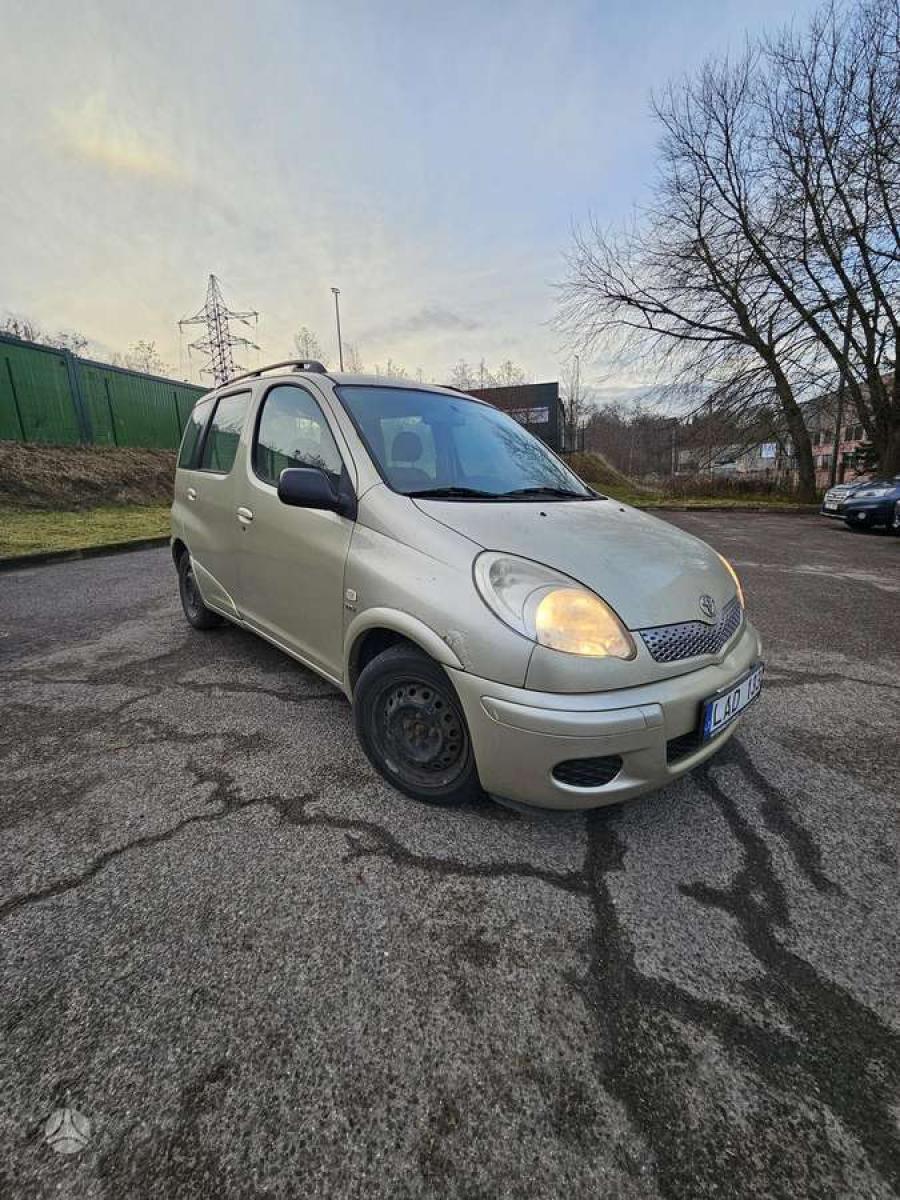 Dzeltens Toyota Yaris Verso 2004 Viļņa, ar dzinēja tilpumu 1.30 L un nobraukumu 302 tūkst. km par 1200 €, foto 1 vietnē AUTOMOTO.COM.LV