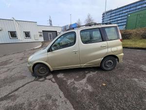 Dzeltens Toyota Yaris Verso 2004 Viļņa, ar dzinēja tilpumu 1.30 L un nobraukumu 302 tūkst. km par 1200 €, foto 6 vietnē AUTOMOTO.COM.LV