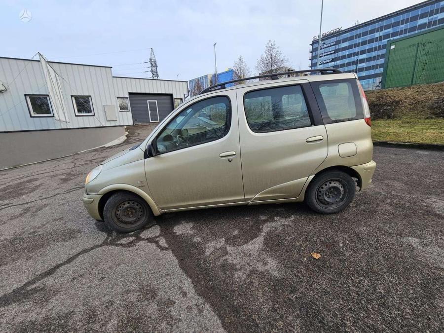 Dzeltens Toyota Yaris Verso 2004 Viļņa, ar dzinēja tilpumu 1.30 L un nobraukumu 302 tūkst. km par 1200 €, foto 6 vietnē AUTOMOTO.COM.LV