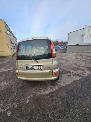 Dzeltens Toyota Yaris Verso 2004 Viļņa, ar dzinēja tilpumu 1.30 L un nobraukumu 302 tūkst. km par 1200 €, foto 8 vietnē AUTOMOTO.COM.LV