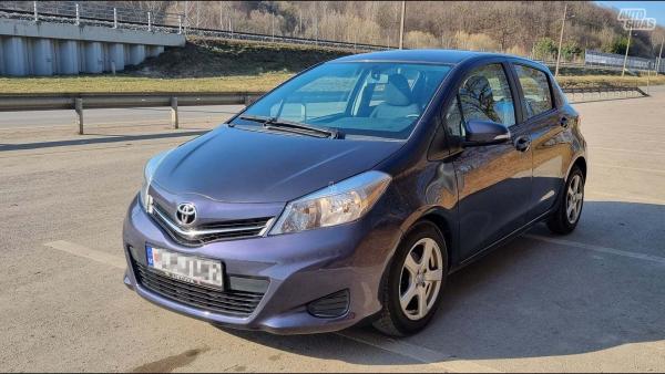 Violets Toyota Yaris 2011 Kauņa, ar dzinēja tilpumu 1.40 L un nobraukumu 177 tūkst. km par 3950 €, foto 1 vietnē AUTOMOTO.COM.LV