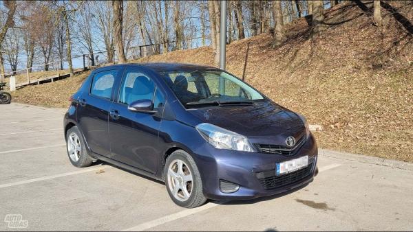 Violet Toyota Yaris 2011 in Kaunas, with an engine capacity of 1.40 L and mileage of 177 thousand km for 3900 €, photo 3 on AUTOMOTO.COM.LV