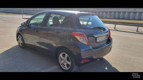 Violet Toyota Yaris 2011 in Kaunas, with an engine capacity of 1.40 L and mileage of 177 thousand km for 3900 €, photo 4 on AUTOMOTO.COM.LV