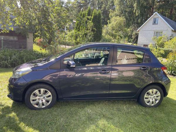 Violets Toyota Yaris 2014 Viļņa, ar dzinēja tilpumu 1.33 L un nobraukumu 73 tūkst. km par 8900 €, foto 4 vietnē AUTOMOTO.COM.LV