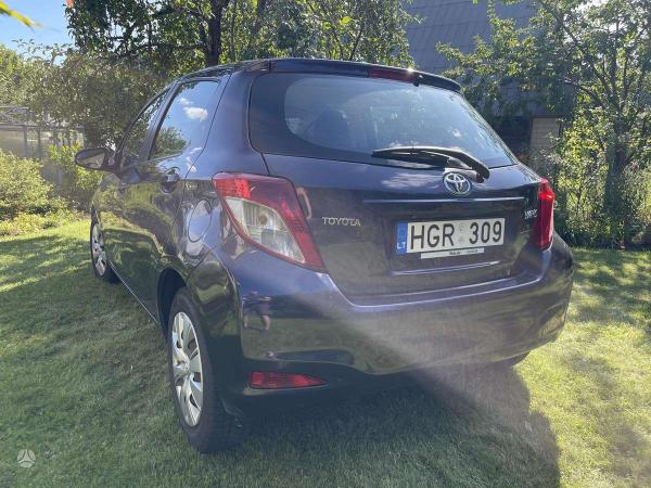 Violets Toyota Yaris 2014 Viļņa, ar dzinēja tilpumu 1.33 L un nobraukumu 73 tūkst. km par 8900 €, foto 5 vietnē AUTOMOTO.COM.LV