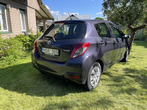 Violets Toyota Yaris 2014 Viļņa, ar dzinēja tilpumu 1.33 L un nobraukumu 73 tūkst. km par 8900 €, foto 6 vietnē AUTOMOTO.COM.LV
