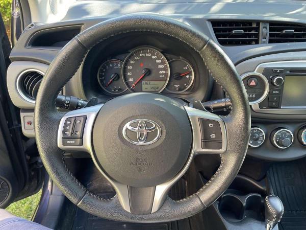 Violets Toyota Yaris 2014 Viļņa, ar dzinēja tilpumu 1.33 L un nobraukumu 73 tūkst. km par 8900 €, foto 7 vietnē AUTOMOTO.COM.LV