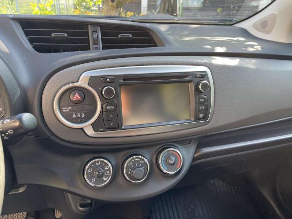 Violets Toyota Yaris 2014 Viļņa, ar dzinēja tilpumu 1.33 L un nobraukumu 73 tūkst. km par 8900 €, foto 9 vietnē AUTOMOTO.COM.LV