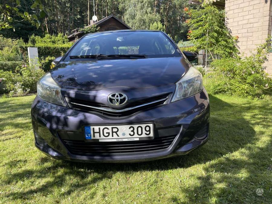 Violet Toyota Yaris 2014 in Vilnius, with an engine capacity of 1.33 L and mileage of 73 thousand km for 8900 €, photo 12 on AUTOMOTO.COM.LV