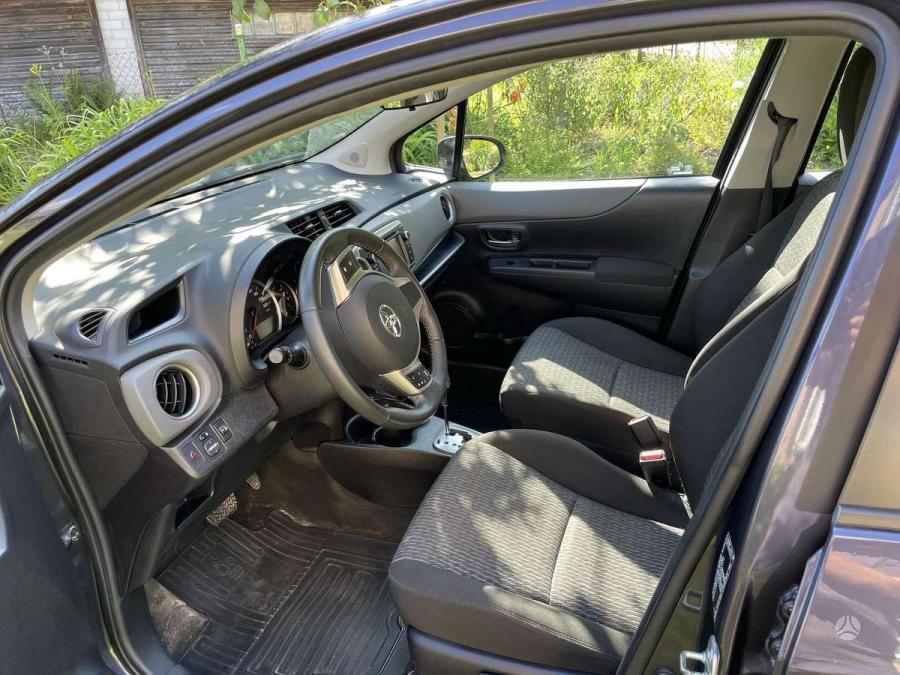 Violet Toyota Yaris 2014 in Vilnius, with an engine capacity of 1.33 L and mileage of 73 thousand km for 8900 €, photo 15 on AUTOMOTO.COM.LV