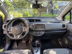 Violet Toyota Yaris 2014 in Vilnius, with an engine capacity of 1.33 L and mileage of 73 thousand km for 8900 €, photo 16 on AUTOMOTO.COM.LV