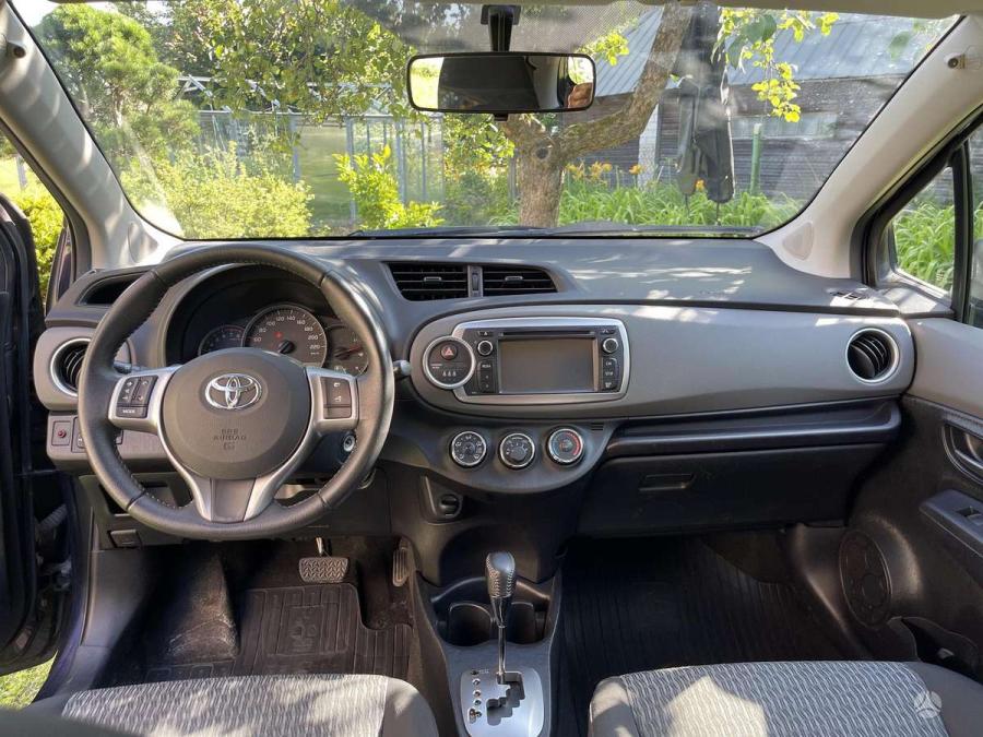 Violet Toyota Yaris 2014 in Vilnius, with an engine capacity of 1.33 L and mileage of 73 thousand km for 8900 €, photo 16 on AUTOMOTO.COM.LV
